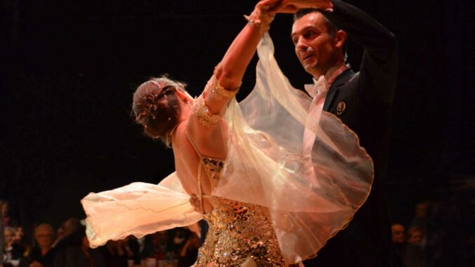 Comment apprendre les pas de base de la valse